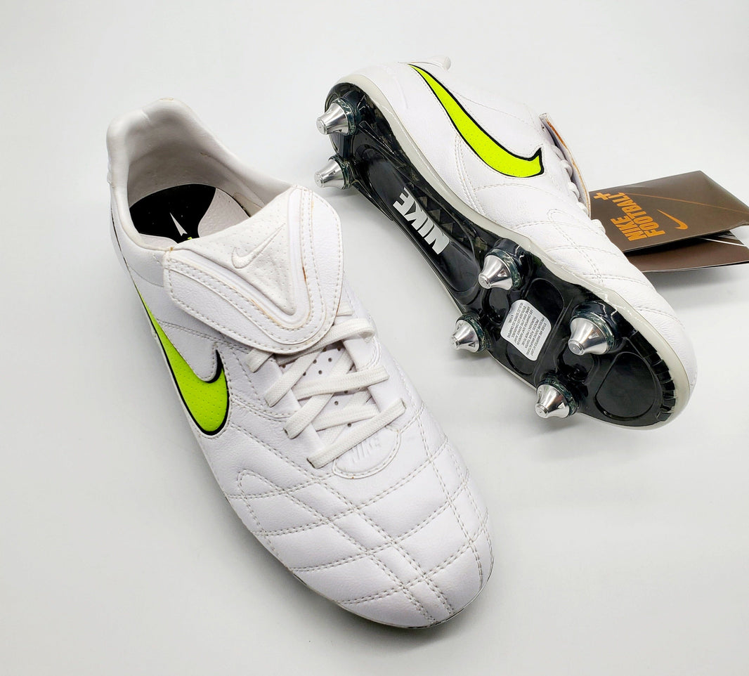 Buy rare & classic NIKE football boots online – Page 2