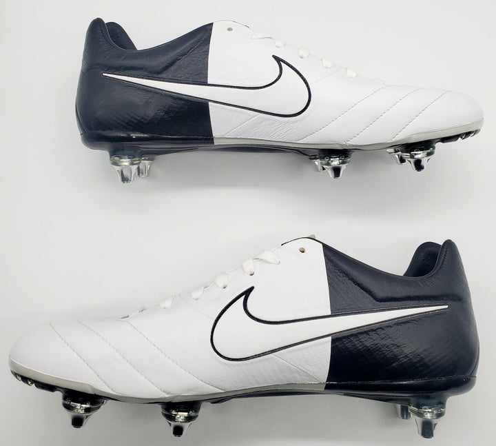 Buy rare & classic NIKE football boots online