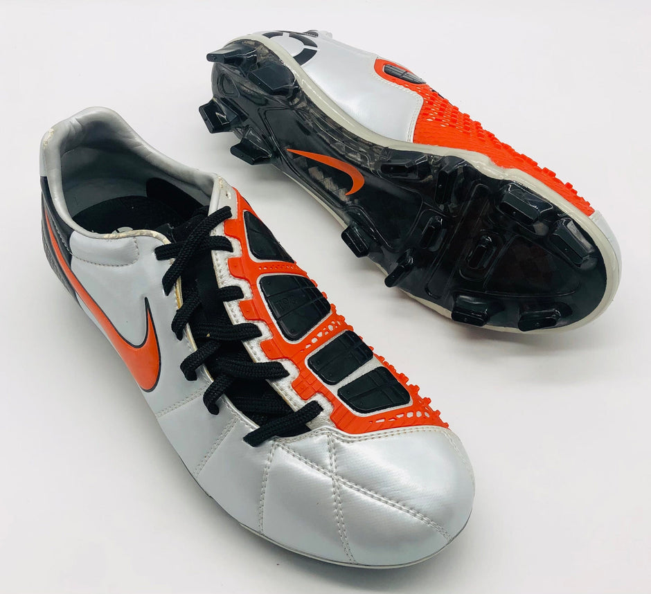 Buy rare & retro Nike T90 football boots online